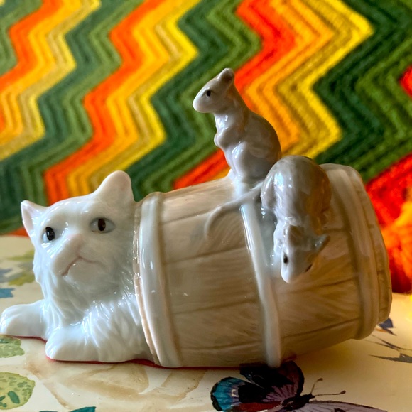 Vintage | Accents | Vintage Mcm Cat In Barrel With Nice Figurine | Poshmark